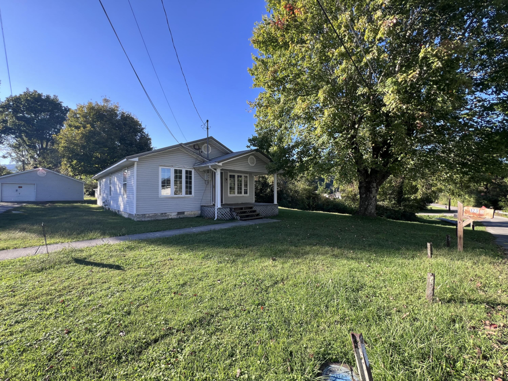 123 Upper Gibson Lane Middlesboro KY 40965 (House For Sale) | MLS 25502716
