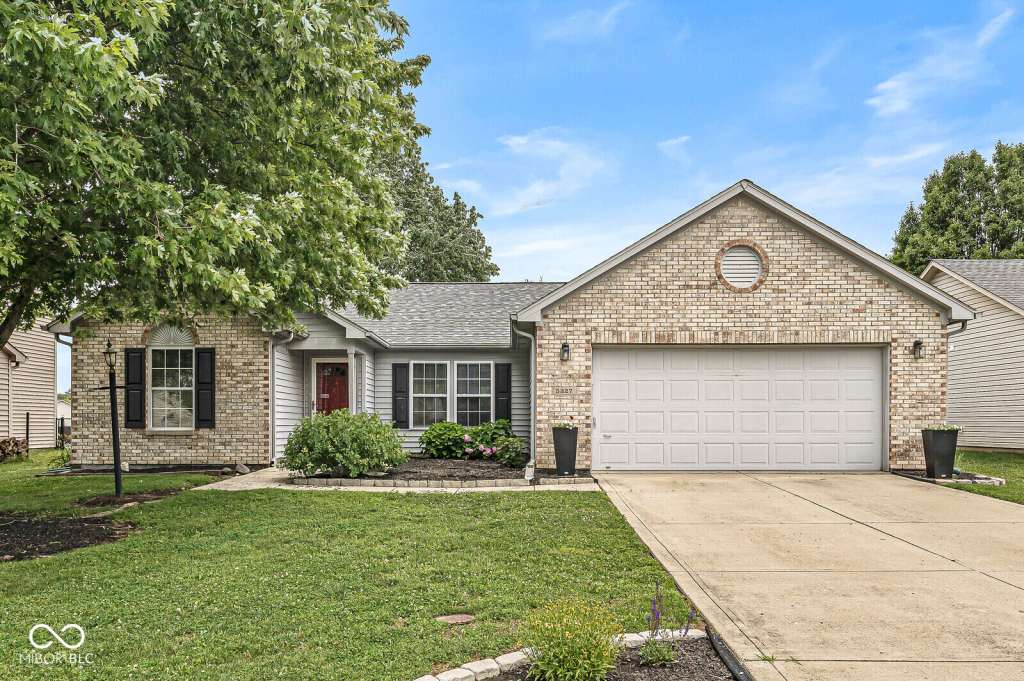 5327 Twin Bridge Boulevard Indianapolis IN 46239 (House For Sale) | MLS ...