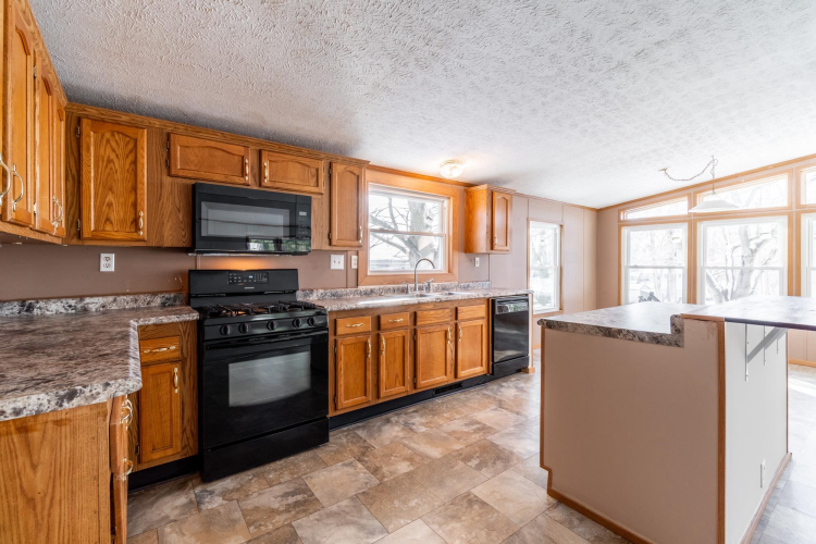 215 Lane 230 Hamilton Lake Hamilton IN 46742 (House For Sale) | MLS ...