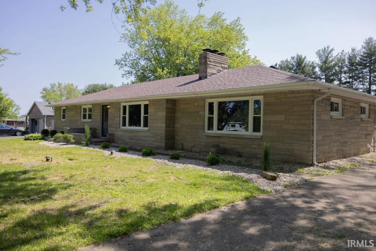 3208 E Hardacre Court New Castle IN 47362 (House For Sale) | MLS 202521580