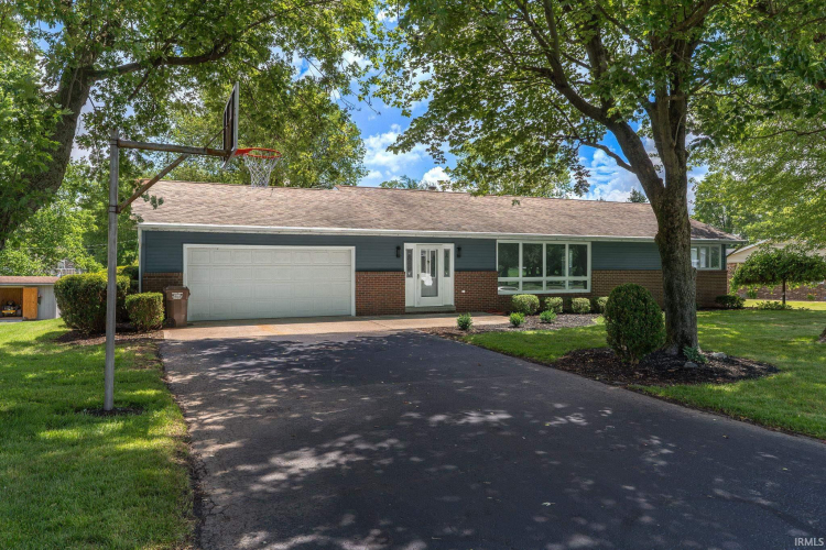 202 S Countrybrook Drive Monticello IN 47960 (House For Sale) | MLS ...