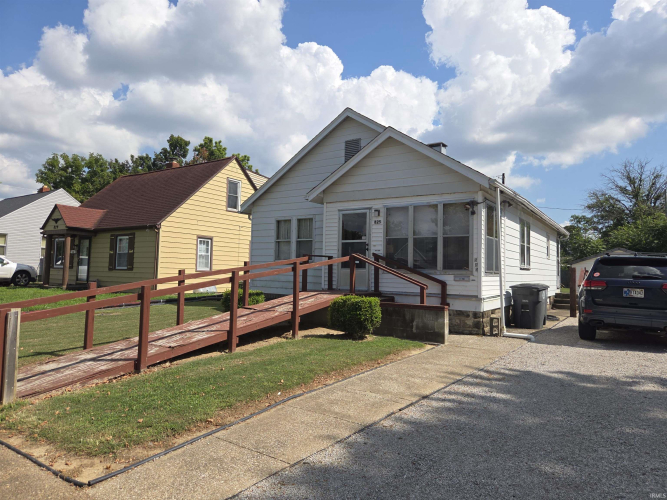 825 E Negley Avenue Evansville IN 47711 (House For Sale) | MLS 202531184