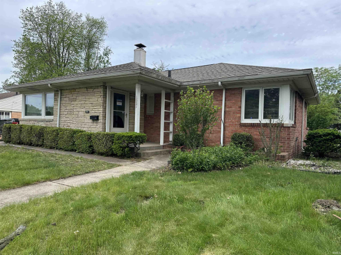 1821 Rockne Drive South Bend IN 46617 (House For Sale) | MLS 202619322
