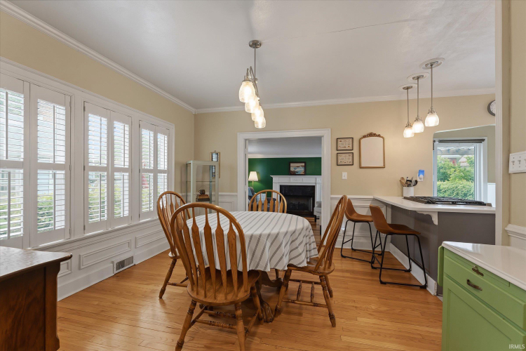 1160 E Victoria Street South Bend IN 46614 (House For Sale) | MLS 202623464