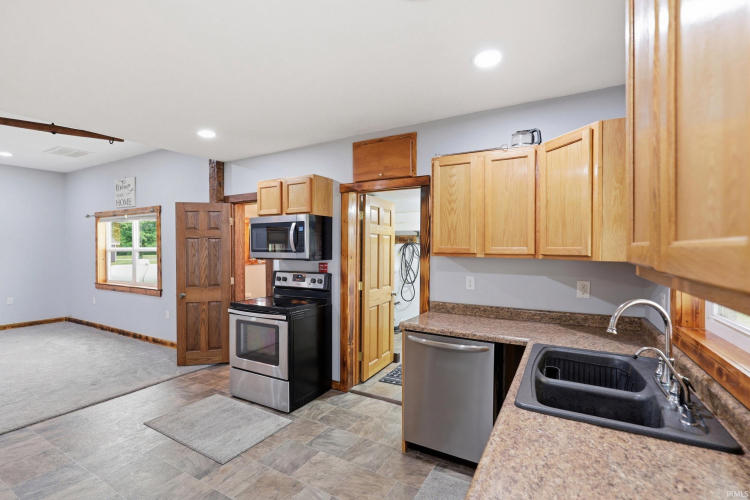 8019 S 900 W Road Montpelier IN 47359 (House For Sale) | MLS 202624162