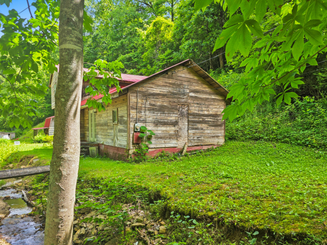 6728 Straight Hollow Road McVeigh KY 41555 (House For Sale) | MLS 26013524