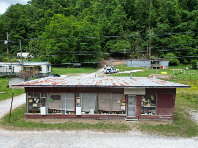 18 The Store Lane Viper KY 41774 (House For Sale) | MLS 26013656