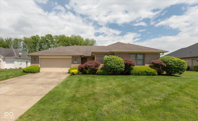 897 N Scott Drive Greenwood IN 46142 (House For Sale) | MLS 22038700