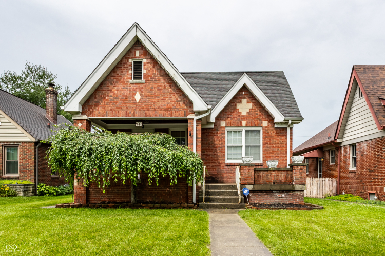 948 N Layman Avenue Indianapolis IN 46219 (House For Sale) | MLS 22042769