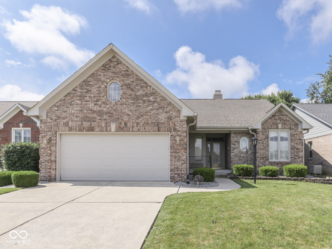 1645 Oakmere Way Greenwood IN 46142 (House For Sale) | MLS 22048176