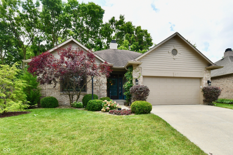 1603 Oakmere Way Greenwood IN 46142 (House For Sale) | MLS 22048746