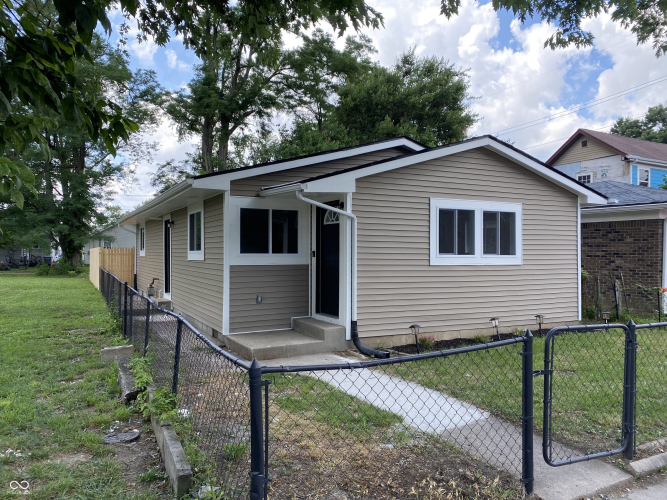 1718 Draper Street Indianapolis IN 46203 (House For Sale) | MLS 22050291