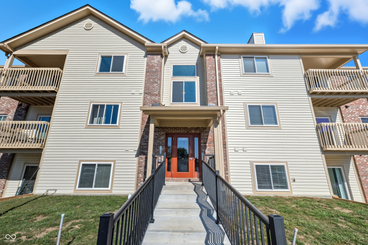 12515 Timber Creek Drive Carmel IN 46032 (House For Sale) | MLS 22062368