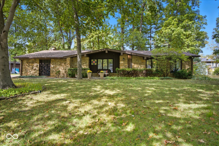 423 Jenny Lane Carmel IN 46032 (House For Sale) | MLS 22066296