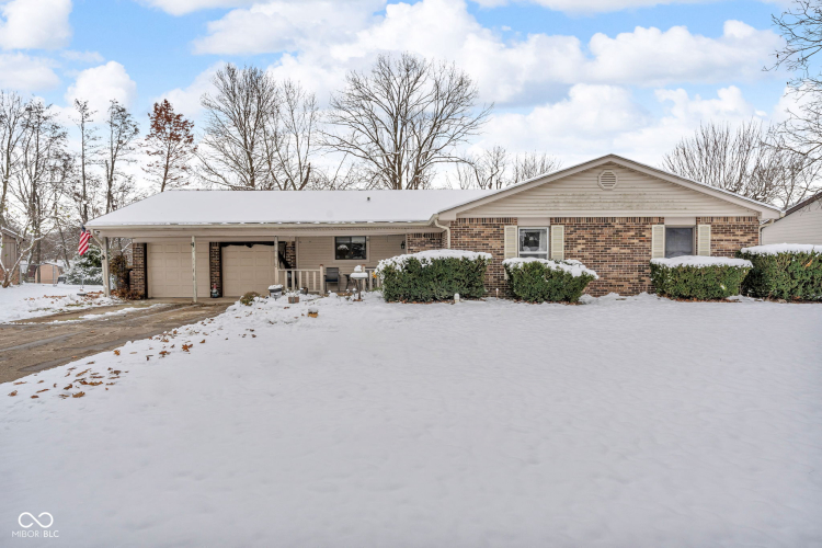 3889 Pineview Lane Greenwood IN 46142 (House For Sale) | MLS 22075912
